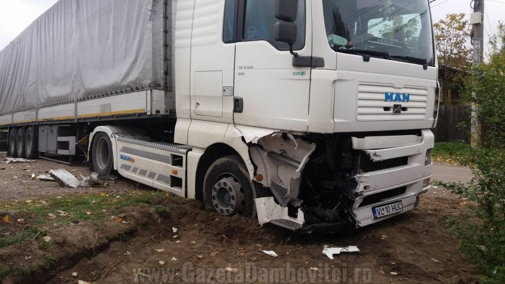 DRAGODANA: Un TIR a intrat pe contrasens! În accident, un bărbat a ...