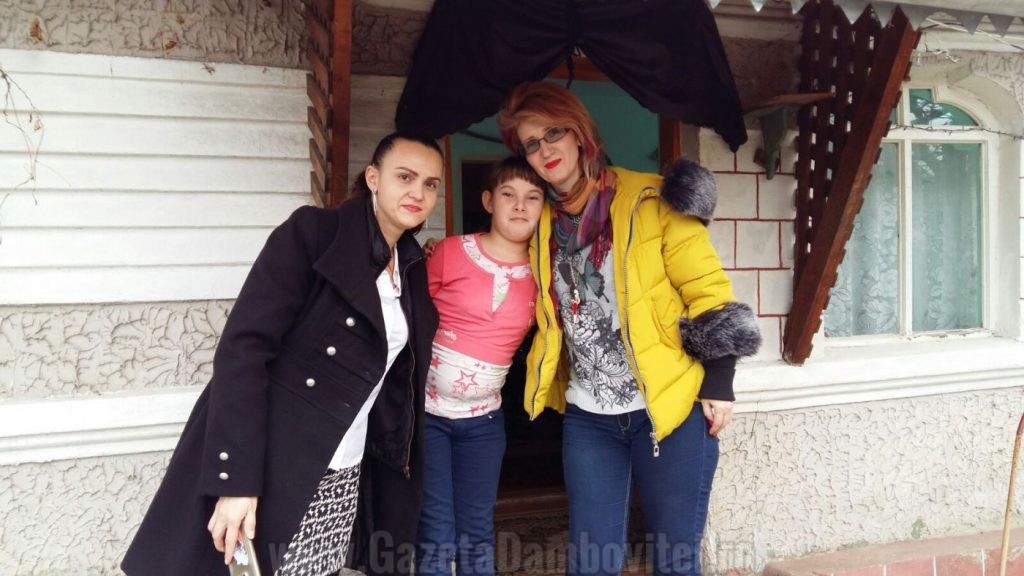 Angajaţii AJPIS Dâmboviţa au donat pentru a ajuta trei familii cu ...