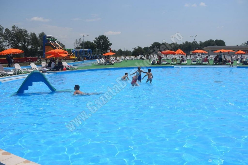 Complexul Turistic de Natație Târgoviște a achiziţionat noi tobogane ...