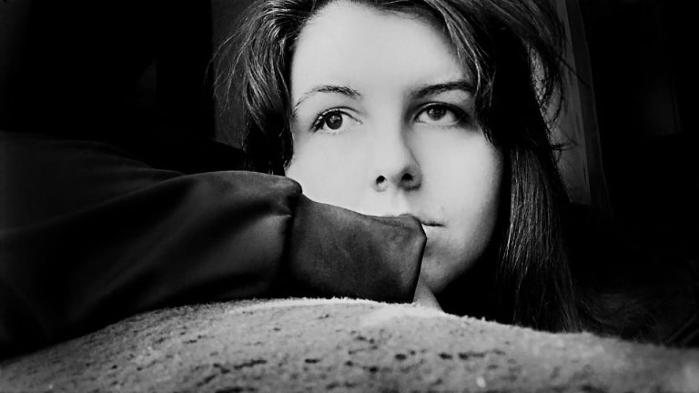 FIRUL ÎN PATRU – Claudia F. BADEA – Mort de viu