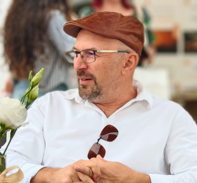 TABLETA DE MIERCURI: Pompiliu ALEXANDRU - Când impostura se lăfăie în ...