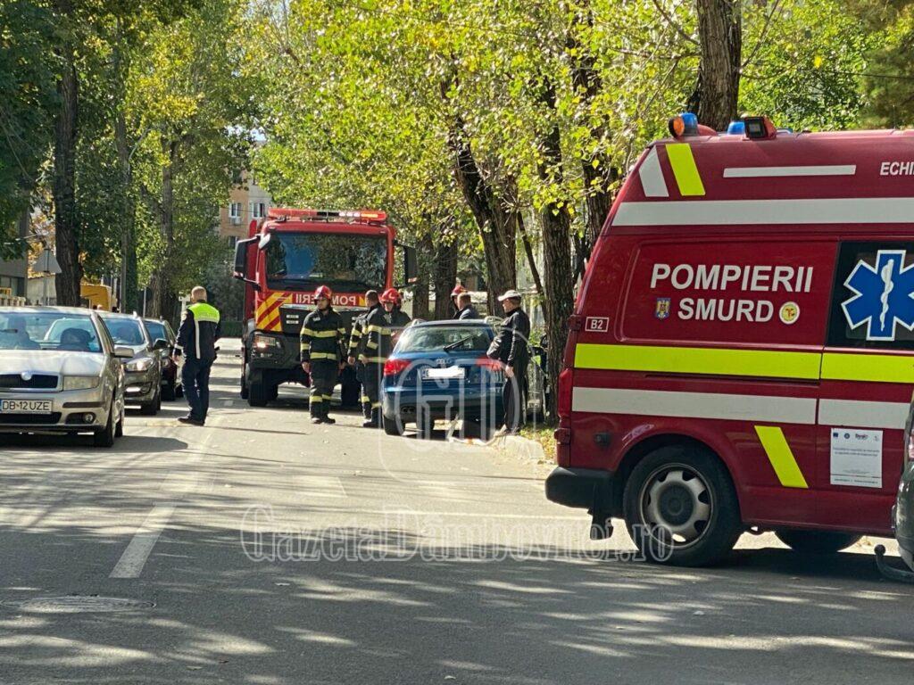 TÂRGOVIȘTE: O șoferiță a intrat cu mașina într-un copac, pe strada 9 Mai
